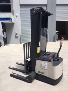 SECONDHAND WALKIE STACKER Crown Walkie Reach Stacker SHR5335