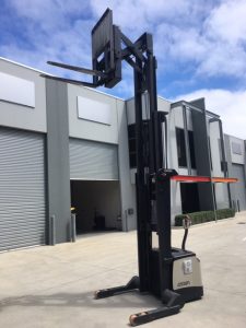 SECONDHAND WALKIE STACKER Crown Walkie Reach Stacker SHR5335